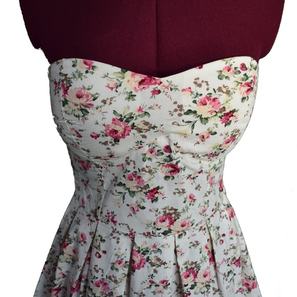 Say What? | Dresses | White Floral Sundress | Poshmark
